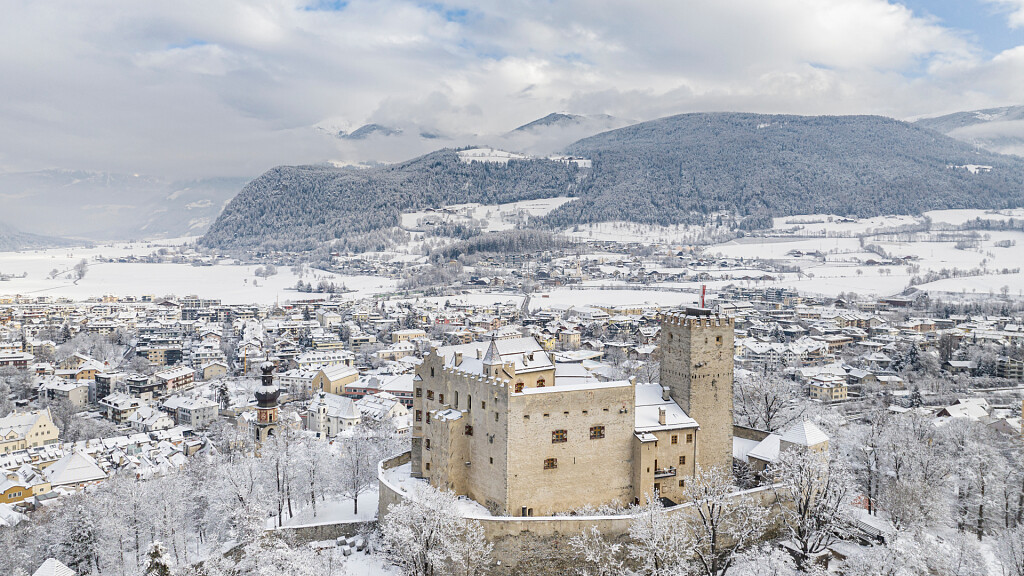Skiing in Plan de Corones: Brunico, Valdaora, San Vigilio di Marebbe